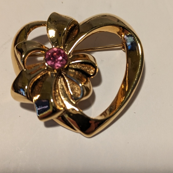 Avon | Jewelry | Vintage Avon Brooch Gold Heart With Ribbon And Pink ...
